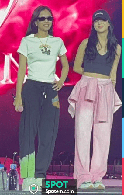 Autry Medalist Low-Top Leather Sneakers worn by Jennie Kim at Born Pink ...