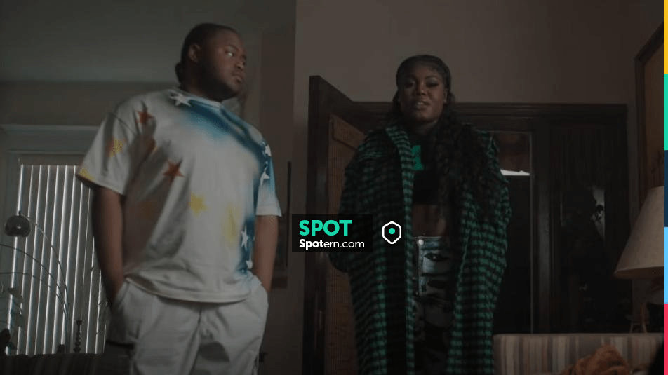 Giti Autumn Mami Coat usado por Maisha (Genesis Denise Hale) como se ve ...