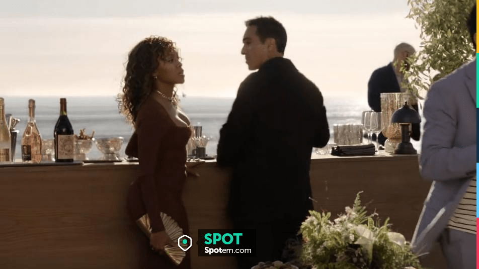 Cult Gaïa Nala Shell De­tail Mi­ni Clutch worn by Christina Hunter ...