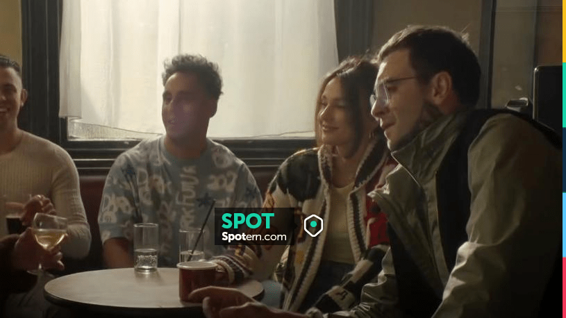 Iets Frans... Logo Bomber Sweater In Cream usado por Erin (Michelle ...