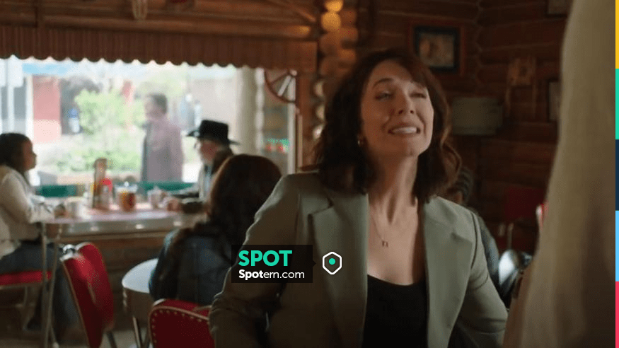 NA-KD Oversized Seamline Detail Blazer worn by Samantha Louise 'Lou ...