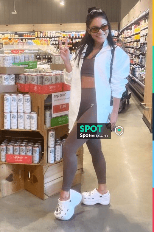 Chase Gregory Oval Diamond Custom Engagement Ring worn by Vanessa ...