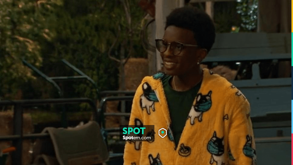 Gyryp Blan­ket Hood­ie worn by Noah Lambert (Israel Johnson) as seen in ...