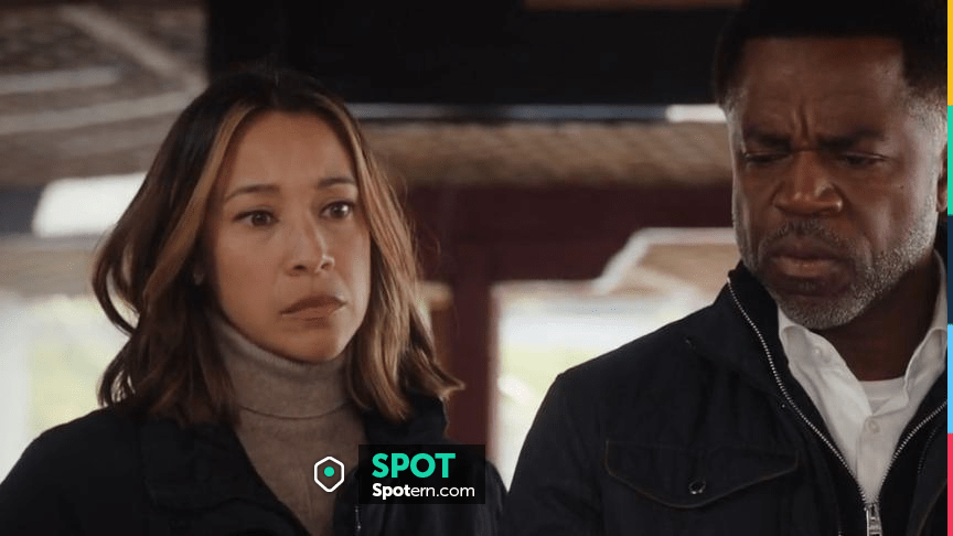 Club Monaco Cash­mere Turtle­neck Sweater worn by Sarah Truong (Mayko ...