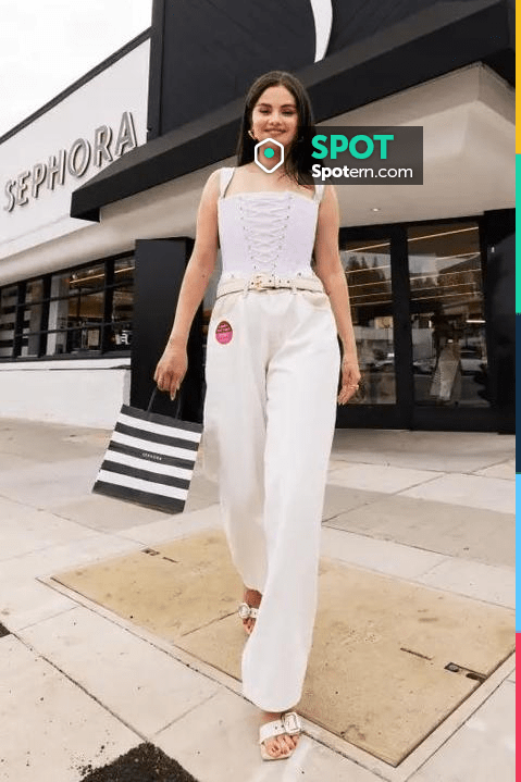 Mejuri Pyra Large Hoops Earrings in Gold worn by Selena Gomez at the ...