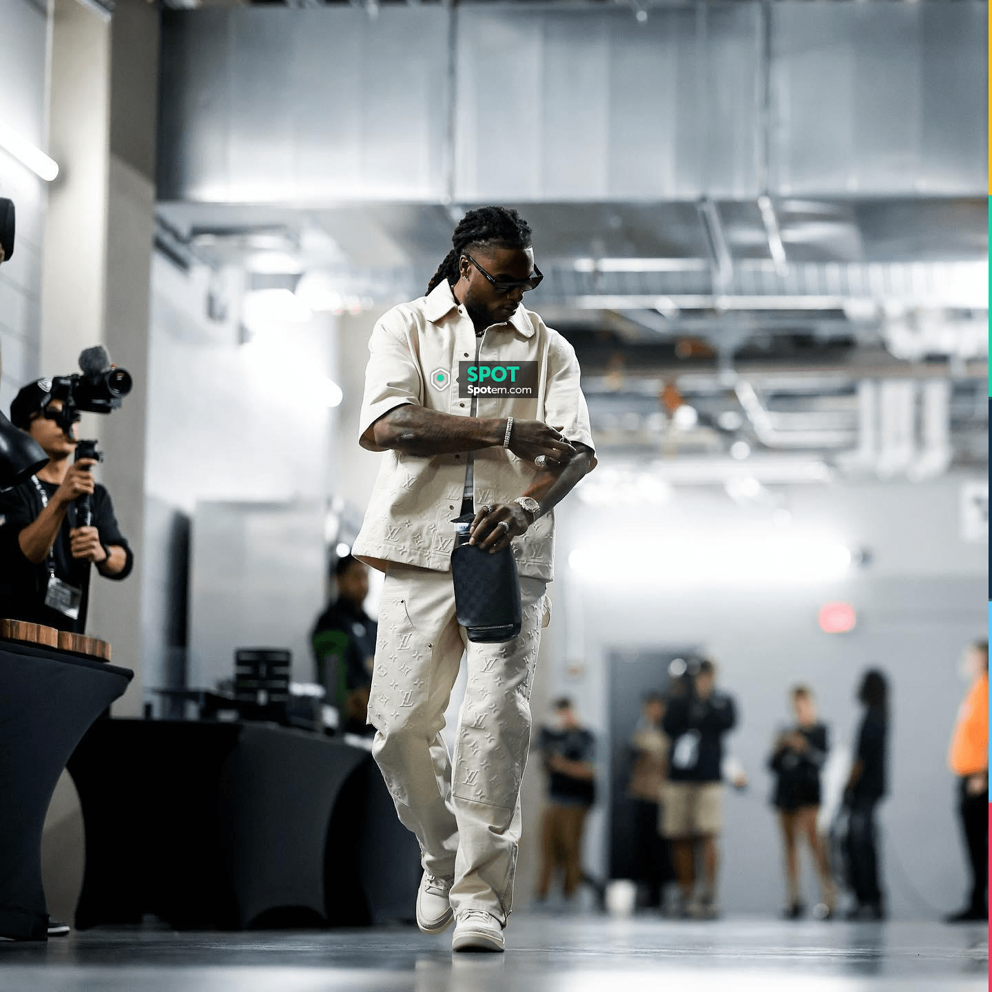 Camisa Louis Vuitton Cream Monogram Workwear usada por Davante Adams en ...