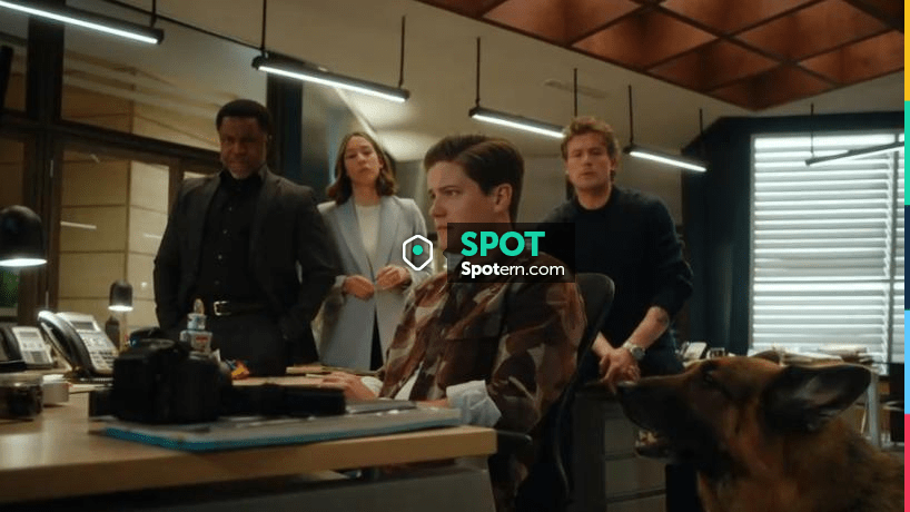 Zara Blaz­er With Rolled-Up Sleeves worn by Sarah Truong (Mayko Nguyen ...