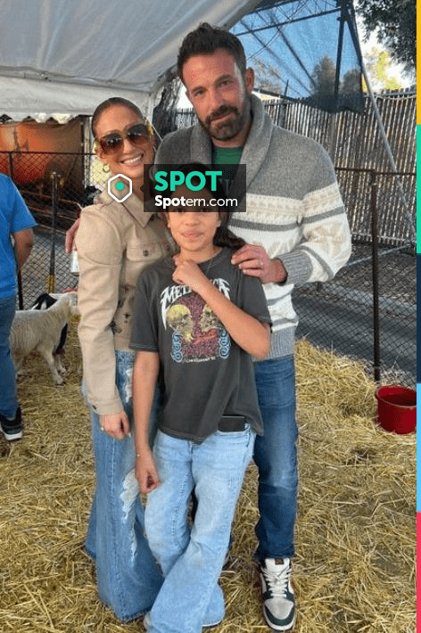 Jennifer Fisher Baby Samira Hoop Earrings worn by Jennifer Lopez at Tina’s Pumpkin Patch in ...