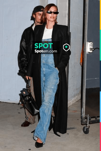 Manteau Khaite The Caleb porté par Hailey Bieber à Churchome le 25 ...
