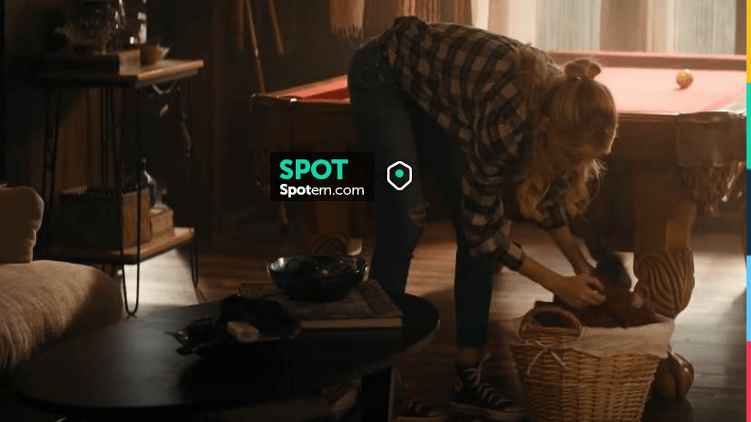 Mother Den­im Look­er Ripped knee Jeans worn by Gaynor Phelps (Gus ...