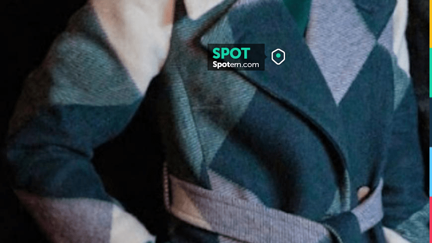 Abrigo a cuadros de Ted Baker usado por Juniper (Jessy Schram) en la película Mystic Christmas ...