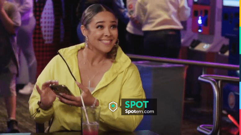 Coco y el cortavientos Main Chill Vibe usado por Victoria como se ve en ...