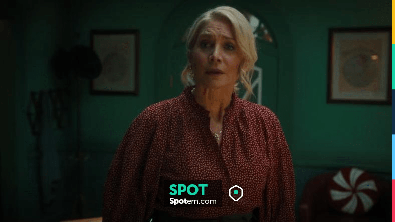 The Great. Red Lau­rel Leaf Print Bou­ton­niere Top worn by Mrs. Claus ...