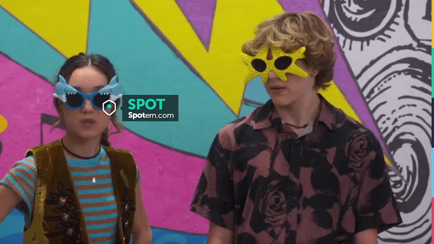 Amscan Blue Ocean Ad­ven­ture Plas­tic Sunglasses worn by Erin Park ...