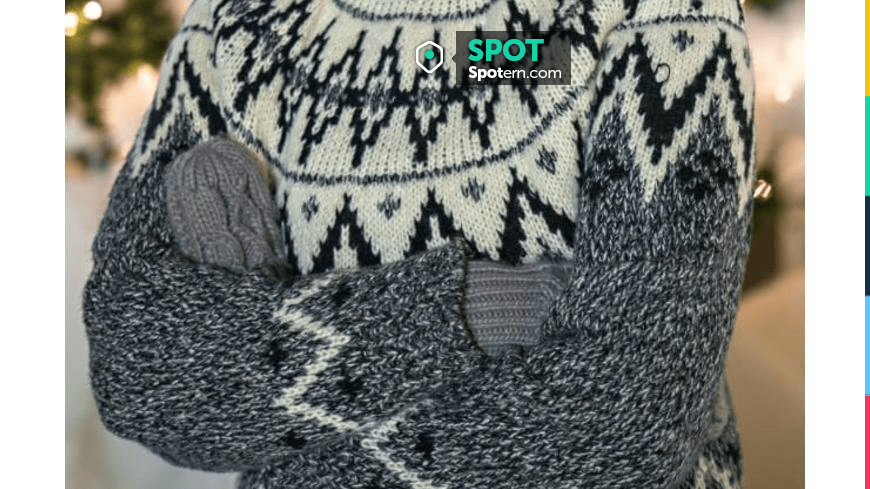 Mango Crew Neck Sweater worn by Liz (Pascal Lamothe-Kipnes) as seen in ...