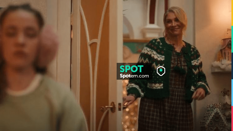 The Great. The Ice Rink Printed Cardi­gan un green worn by Mrs. Claus ...