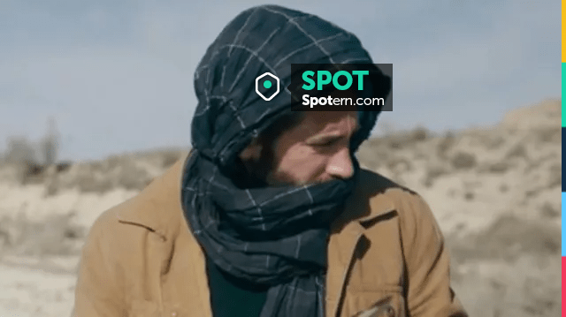The plaid scarf worn by Master Sergeant John Kinley (Jake Gyllenhaal ...