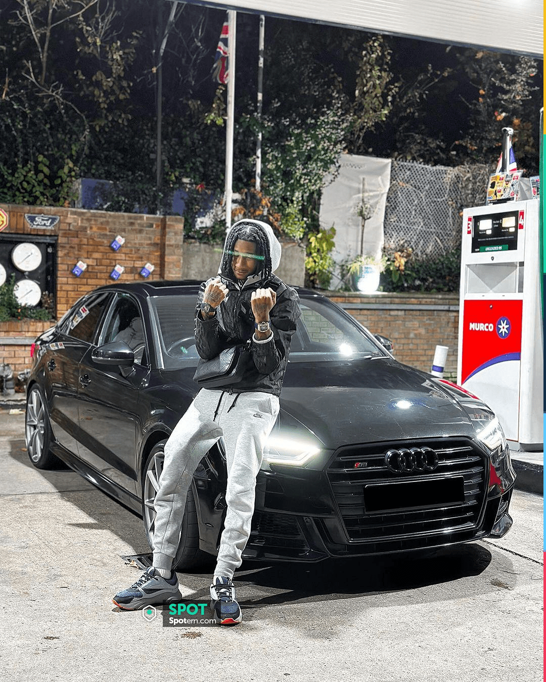 Baskets Dior B22 bleu clair marine et orange portées par Digga D sur le ...