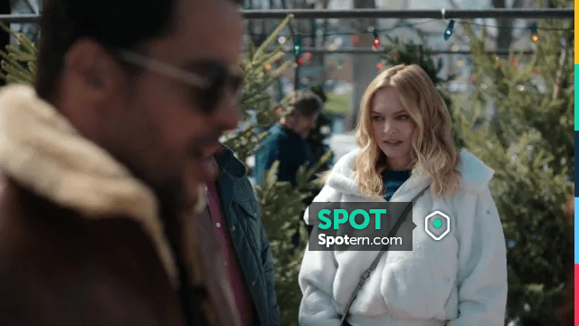 Alo Yoga Veste en fausse fourrure Foxy White portée par Charlotte ...