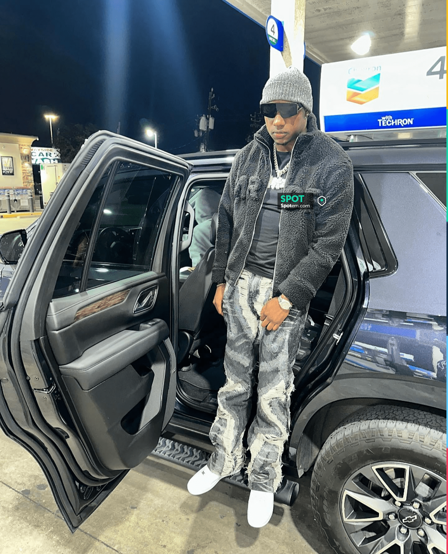 Who Decides War Black 'MRDR' Fleece Jacket worn by Rob49 on the ...