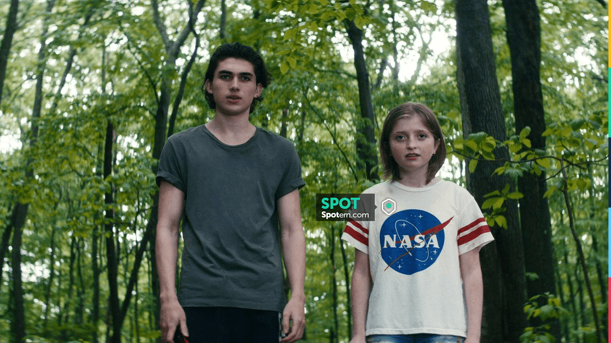 H&M Nasa t-shirt in white worn by Rose Sandford (Farrah Mackenzie) in Leave the World Behind ...