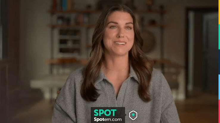A Day's March Mod­el Wool Cash­mere V-neck worn by Alex Morgan as seen ...