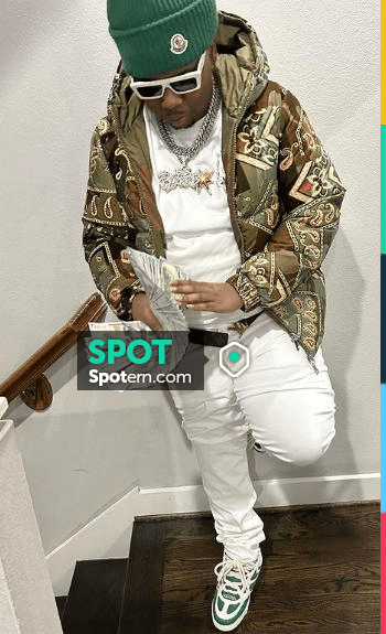 Louis Vuitton Marron Monogram & Ceinture 'LV Pyramide' Or portée par ...