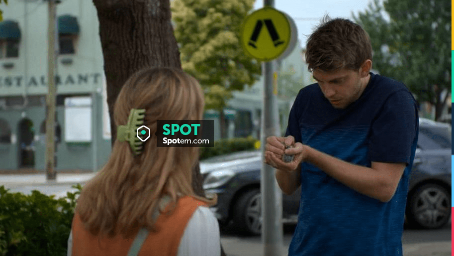 Cotton On Rachel Claw Clip worn by Olympia 'Oly' Chalmers-Davis ...