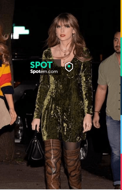 Foundrae Small Belcher Open Chain worn by Taylor Swift in New York City ...
