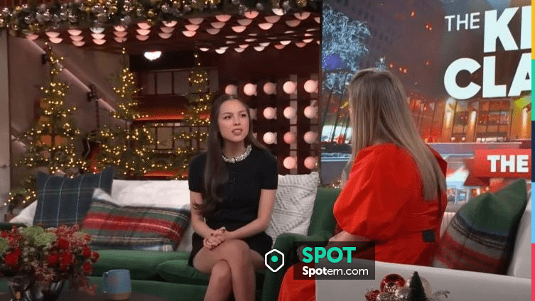 Mini-jupe Céline en tweed brodé portée par Olivia Rodrigo dans The ...
