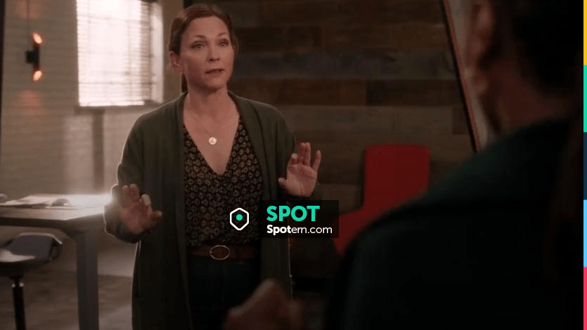 Veronica Beard Lowell Blouse worn by Margaret Reed (Kelli Williams) as ...