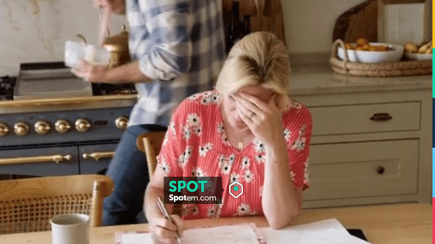 Madewell Flo­ral Boxy Top worn by Jenny Marrs as seen in Fixer to ...