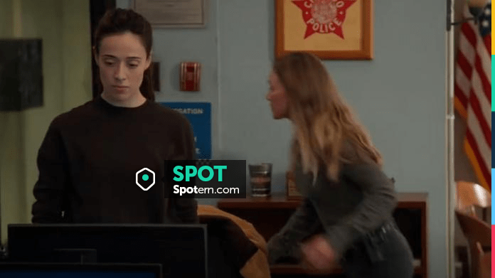 Suéter de mezcla de cachemira Reformation usado por Kim Burgess (Marina ...