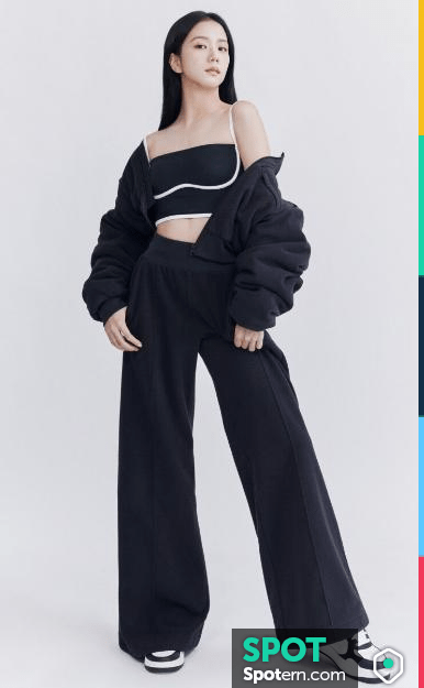 Alo Yoga Clas­sic Sneak­ers worn by Jisoo at X Alo post on January 17 ...