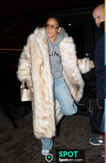 Baskets Adidas Originals Samba Og portées par Jennifer Lopez à Paris le ...