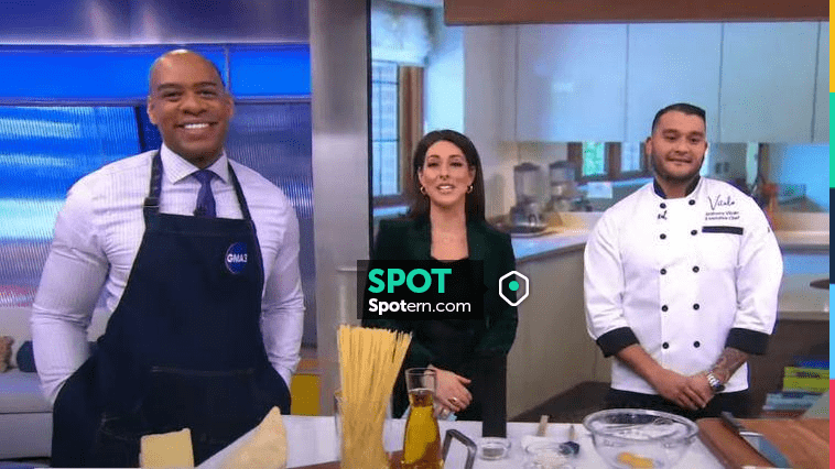 Aqua Vel­vet Blaz­er worn by Erielle Reshef as seen in Good Morning ...