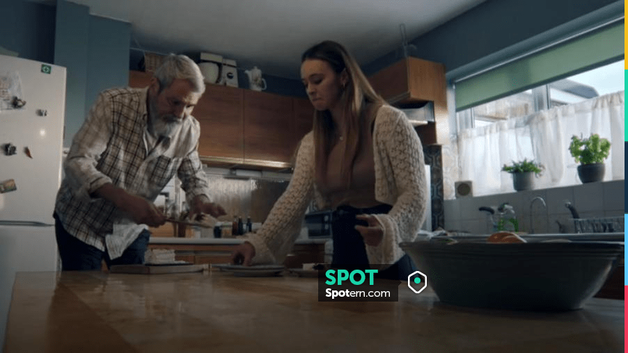 Zara Pock­et Jeans worn by Laura Stone (Jessica Rhodes) as seen in ...