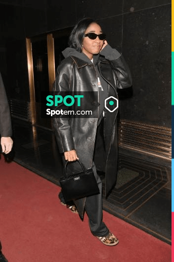 Sudadera con capucha del diseñador Still Kelly Kelly usada por Ayo ...