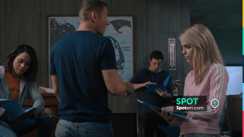 Adidas Adi­col­or Clas­sics SST Track Jack­et worn by Renee Segna ...