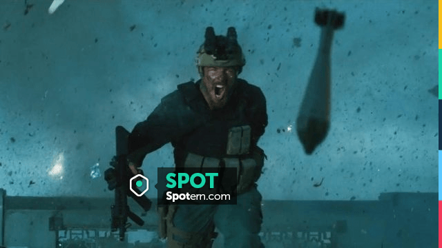 The authentic assault rifle 'Bub' Doherty (Toby Stephens) in 13 Hours ...