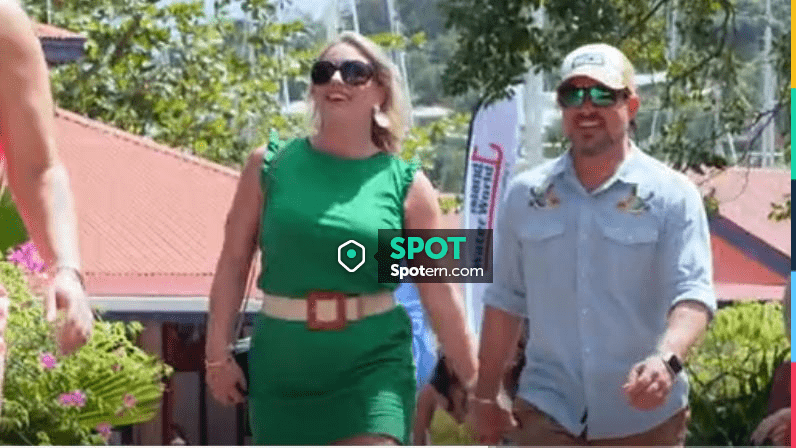 Robe extensible verte sans manches Heyton portée par Holly comme on le ...