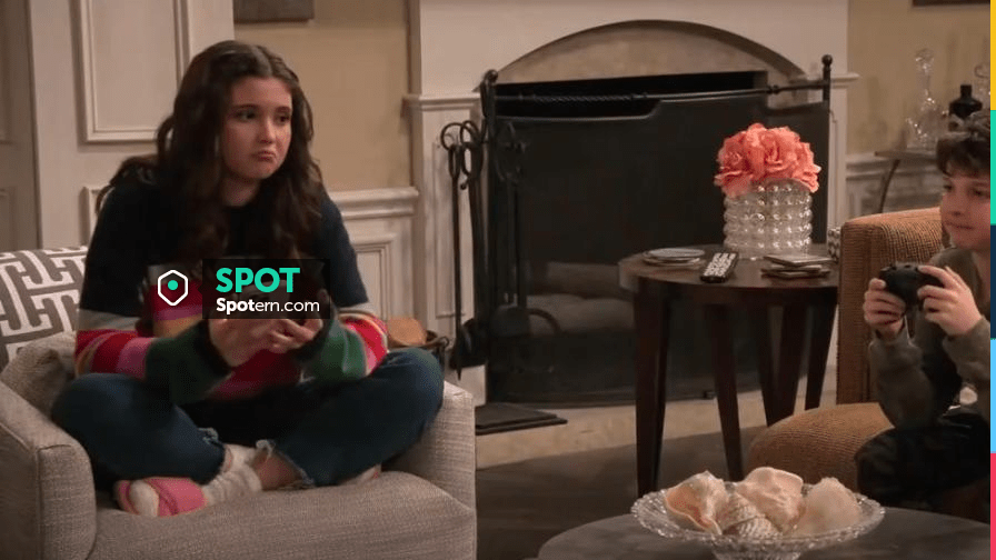 Pull Kacey Cashmere Classics en velours de Graham & Spencer porté par ...