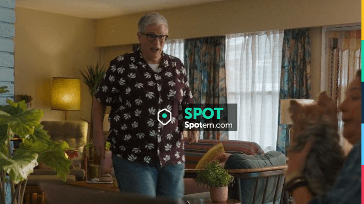 Gap Linen-Cot­ton Va­cay Shirt worn by Velma Bruin (Abby McEnany) as ...