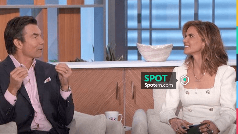 Top Colleen de Reformation usado por Natalie Morales como se ve en The ...