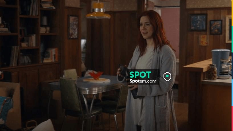 Barefoot Dreams CozyChic Robe worn by D'Arcy Bloom (Alice Wetterlund ...