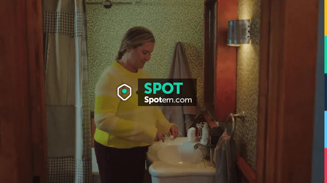 Suéter amarillo usado por Beth (Amy Schumer) como se ve en Life & Beth ...