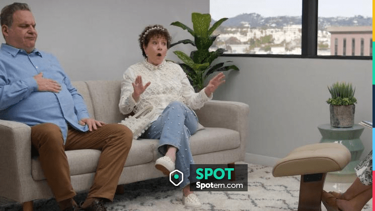 Kate Spade New York Triple Decker Perles en crème portées par Susie ...