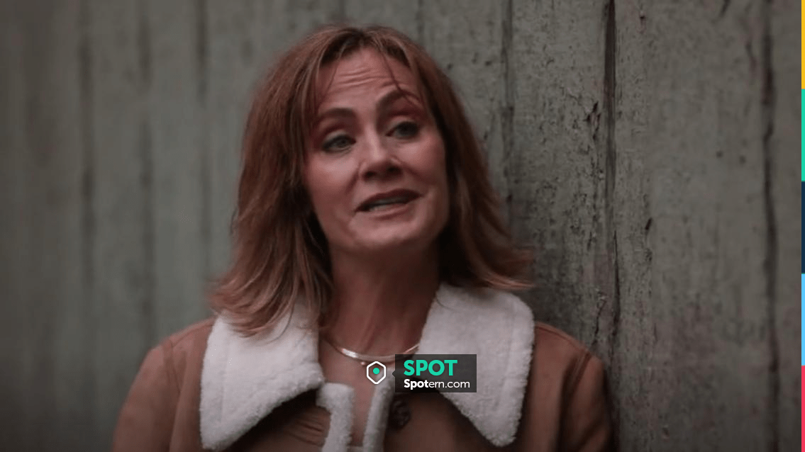 Kendra Scott Wide Her­ring­bone Chain Neck­lace worn by Sharon Leone ...