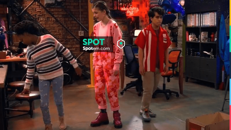 Pehmea Vin­tage Pink & Red Daisy Cardi­gan worn by Ruby (Kate Godfrey ...