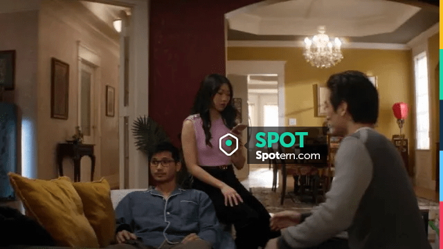 Chaleco de botones adornado con cristales de Ganni usado por Althea Shen (Shannon Dang) como se ...